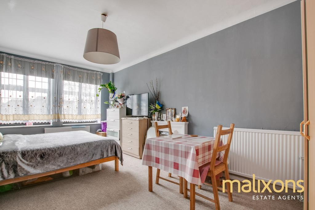 London SW16 1 bed apartment - £250,000