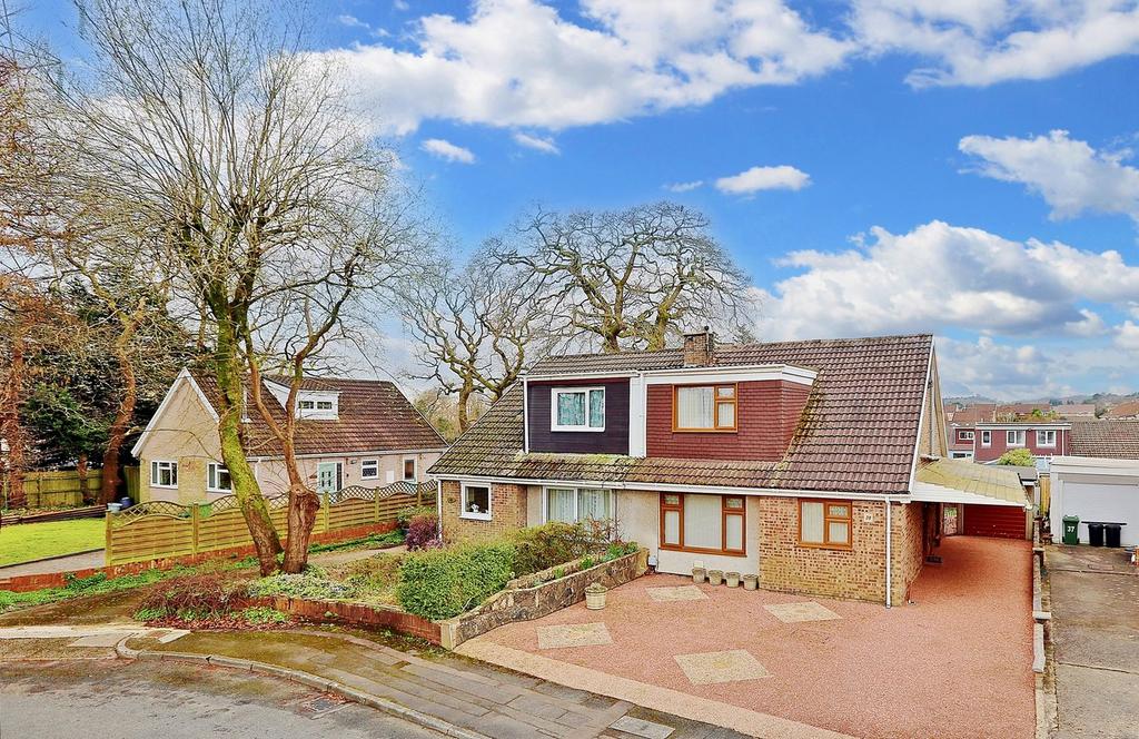 Meadow Crescent, Pontypridd CF38 4 bed semi-detached bungalow - £265,000
