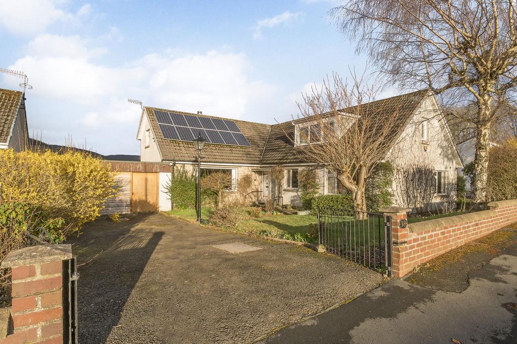 38 Gallow Hill, Peebles, EH45 9BG 5 bed detached bungalow - £575,000
