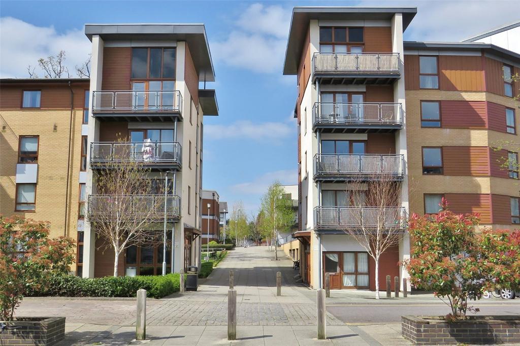 Commonwealth Drive, Three Bridges... 1 bed apartment - £200,000
