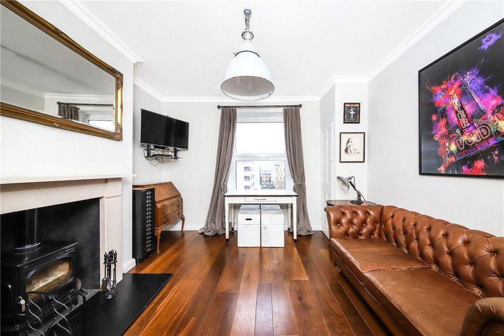 Warburton Street, Hackney, London, E8 2 bed flat - £475,000