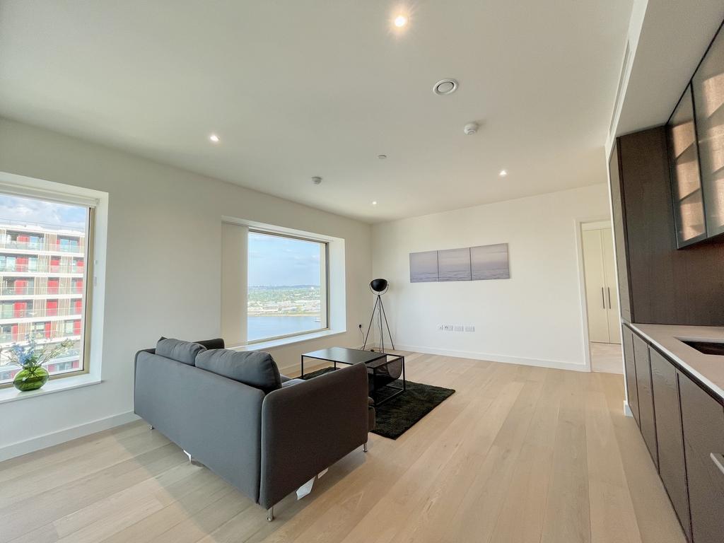 10 Royal Wharf Walk, London E16 2 bed flat - £2,750 pcm (£635 pw)