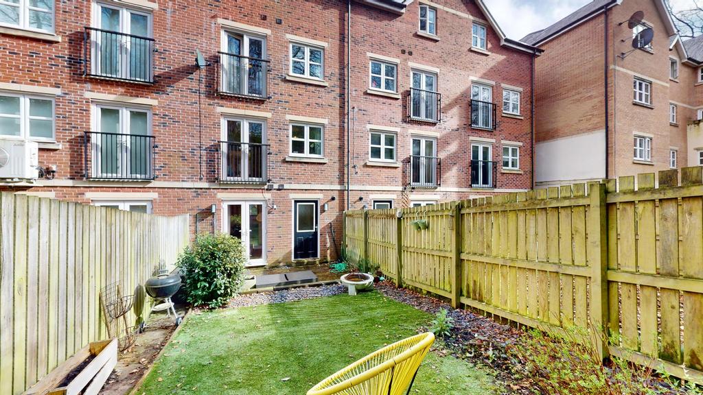 Montgomery Avenue, West Park, Leeds... 4 bed townhouse - £439,950
