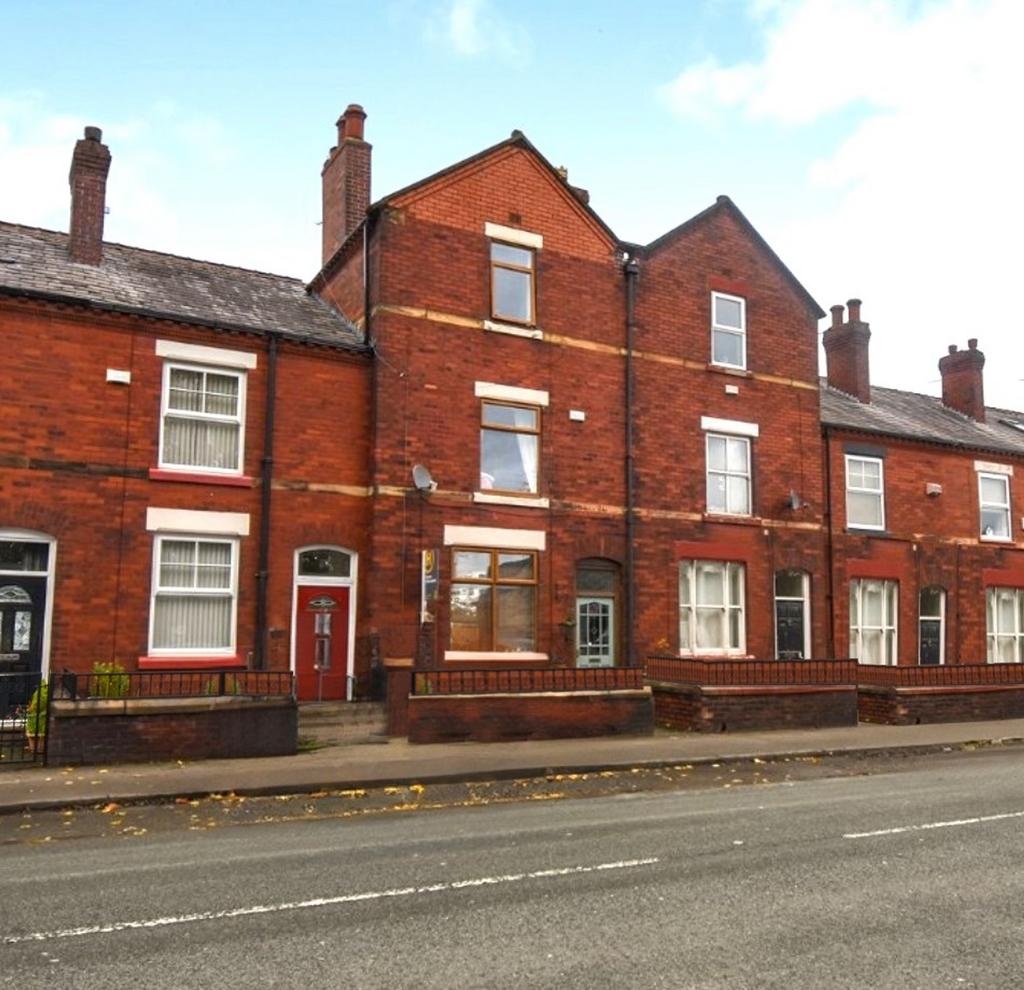 Manchester Road, Manchester M29 3 bed terraced house for sale - £165,000