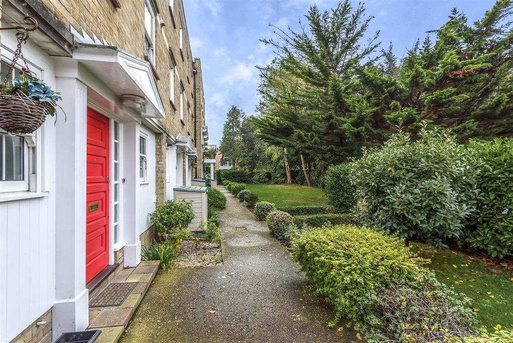 Epsom, Epsom KT18 3 bed end of terrace house - £525,000