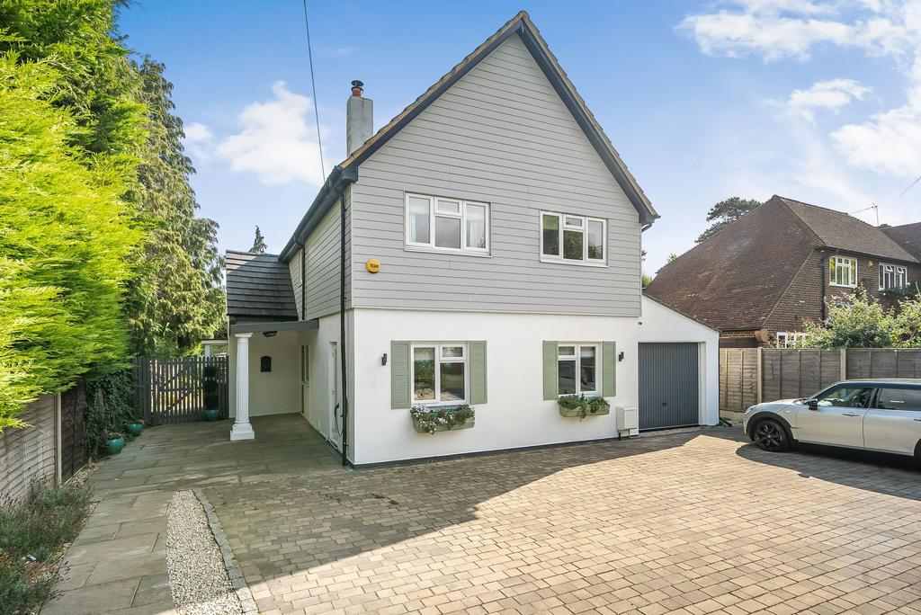 Greville Park Road, Ashtead KT21 5 bed detached house - £1,372,000