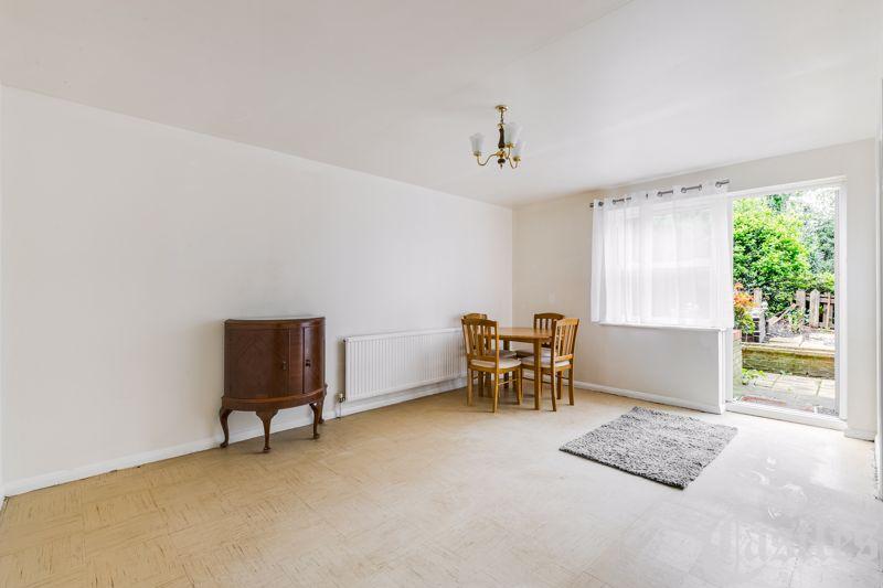Edmeston Close, London 2 bed apartment - £400,000