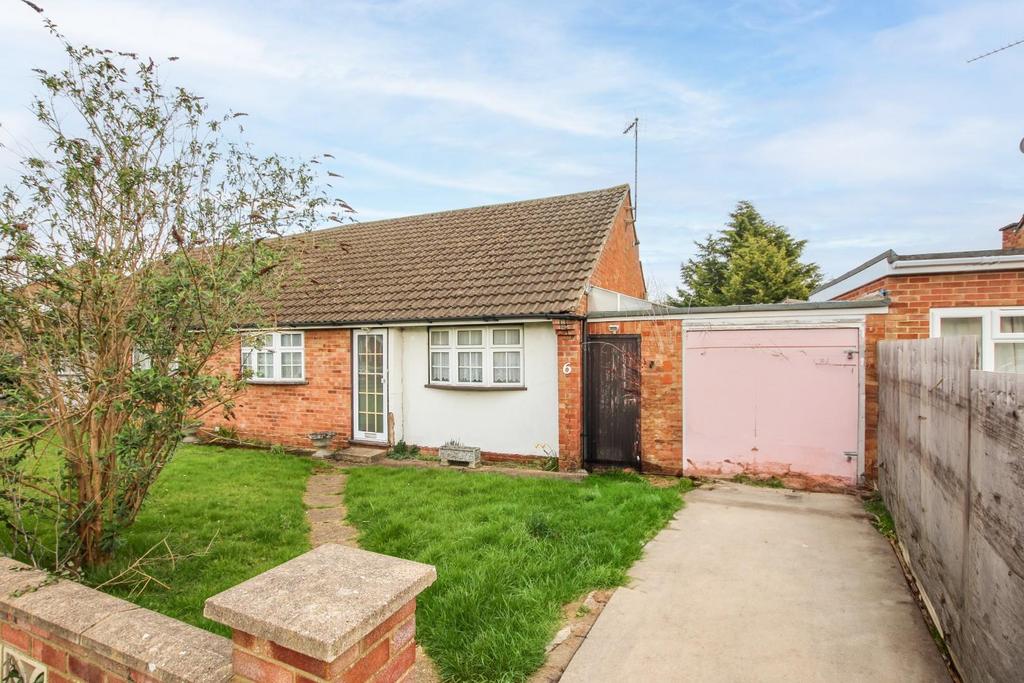 Brook Street, Leighton Buzzard 2 bed semi-detached bungalow - £300,000
