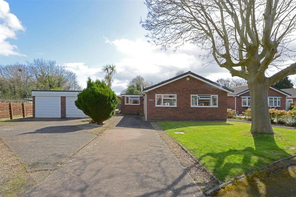 Primrose Drive, Sutton Park, Shrewsbury 3 bed detached bungalow - £360,000
