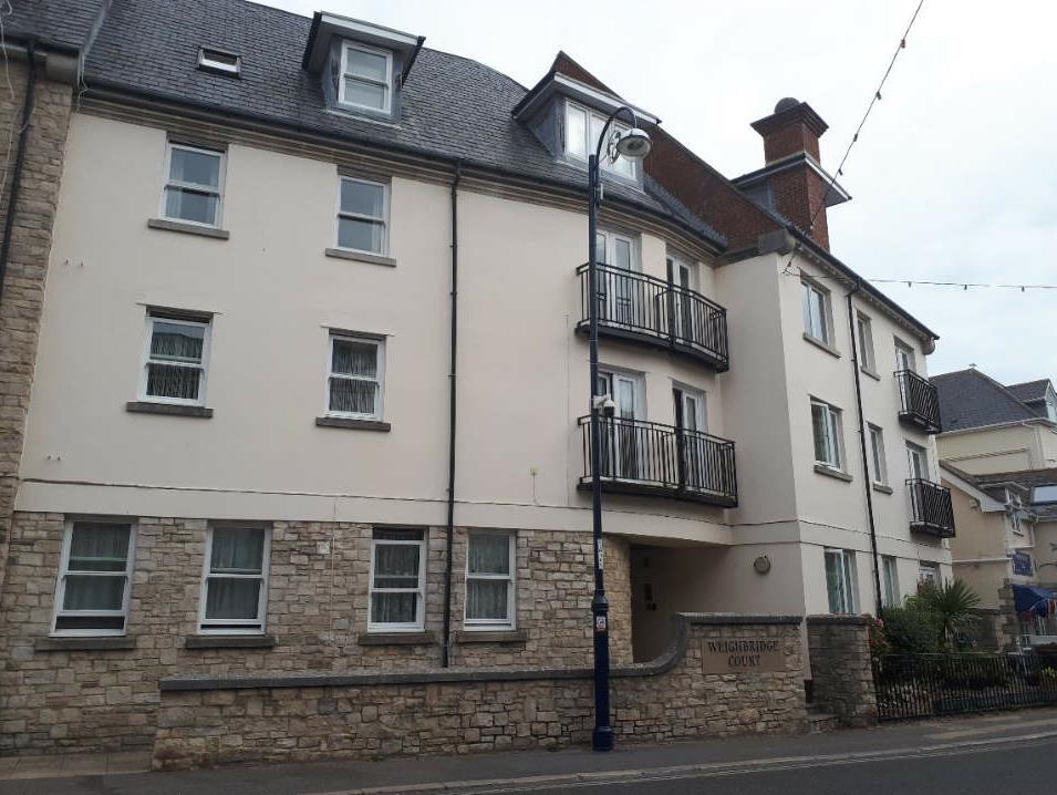 8 High Street, SWANAGE BH19 2 bed apartment - £675 pcm (£156 pw)
