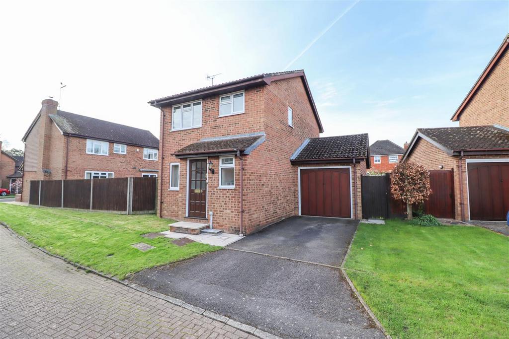 Freelands Drive, Fleet GU52 3 bed house - £475,000