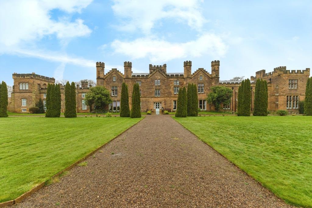 Wilton Castle, Redcar TS10 2 bed flat for sale - £160,000