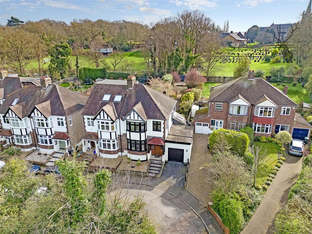 Epping New Road, Buckhurst Hill IG9 3 bed semi-detached house for sale ...