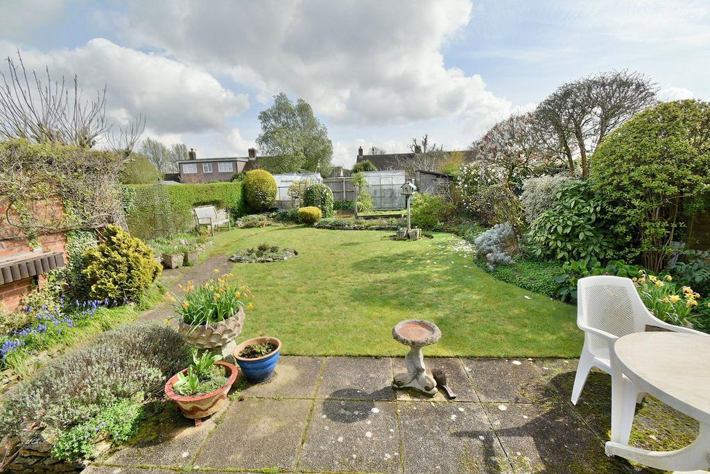 Lockyers Drive, Ferndown, BH22 3 bed detached bungalow for sale - £325,000