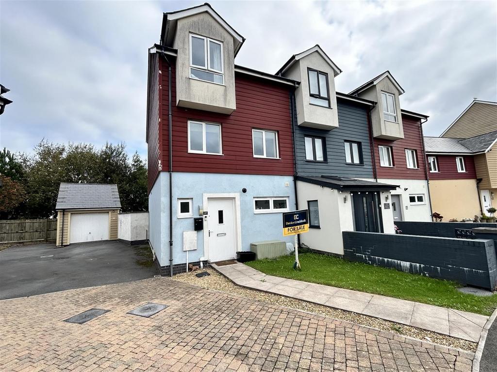 Penrhyn Gwyn, Llanelli 3 bed townhouse - £227,000
