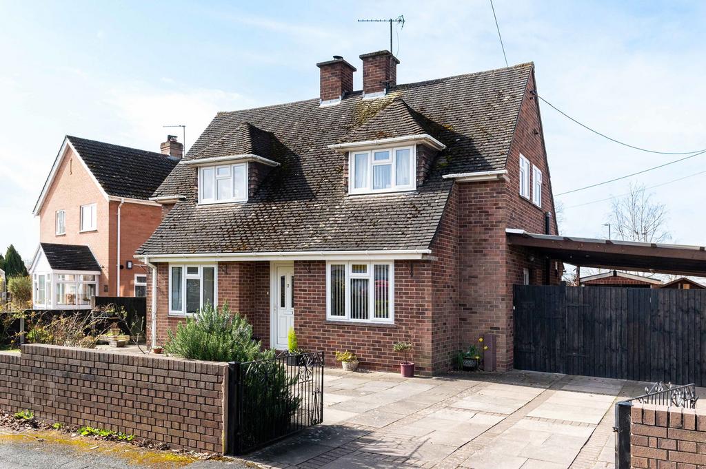 Belle Bank Avenue, Holmer, Hereford... 3 bed detached house - £350,000