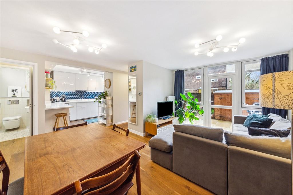 Wynyatt Street, London, EC1V 3 bed maisonette - £775,000