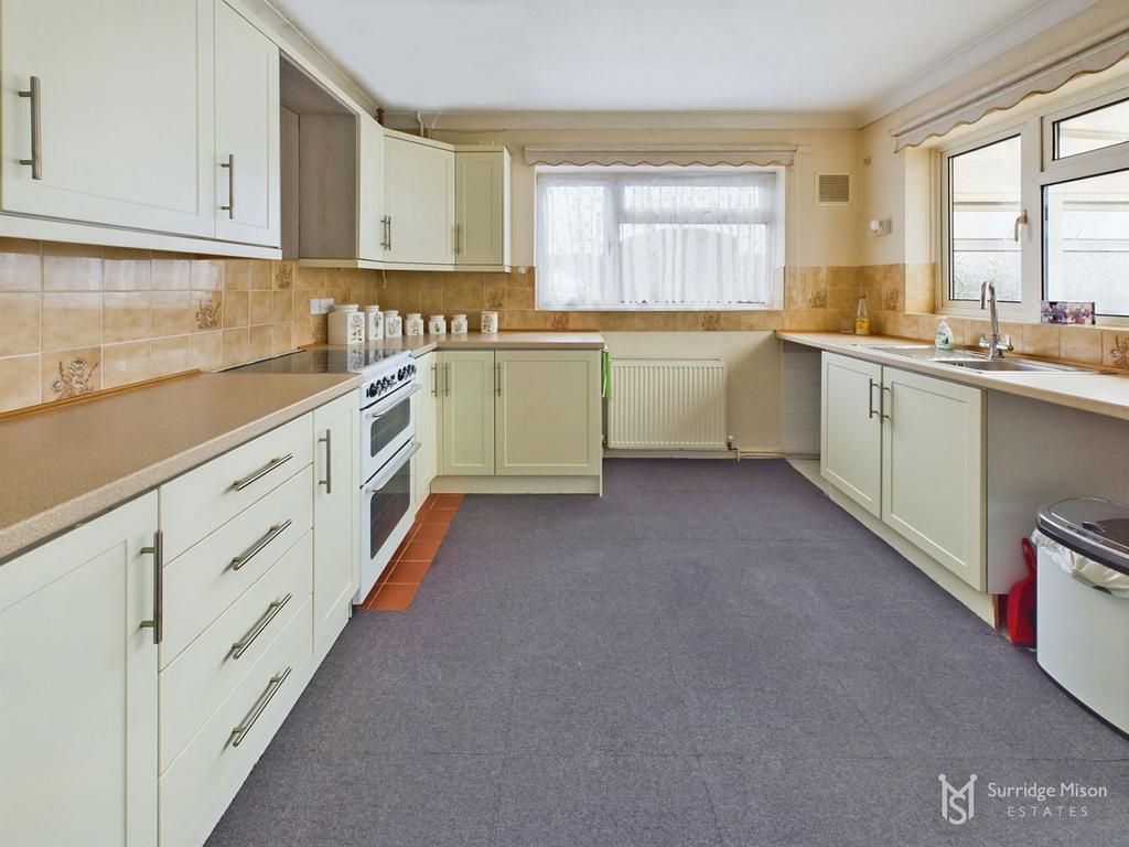 Springfield Close, Pevensey BN24 2 bed semi-detached bungalow for sale ...