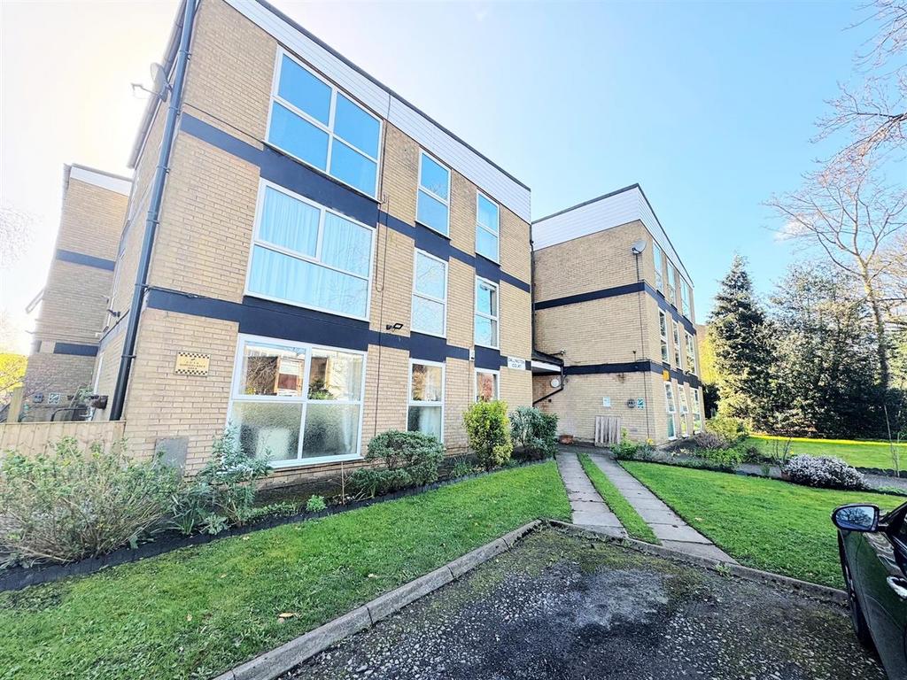 Dallington Court, Oakhill Park, Old... 2 bed apartment - £900 pcm (£208 pw)