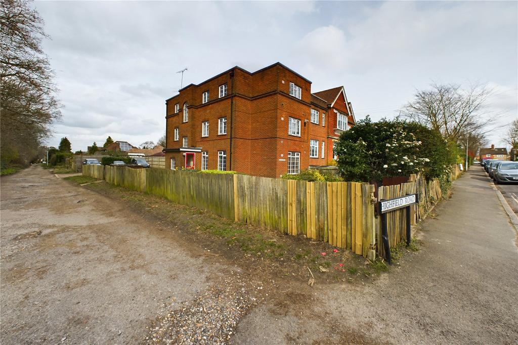 Highfield Road, West Sussex RH19 1 bed apartment - £175,000