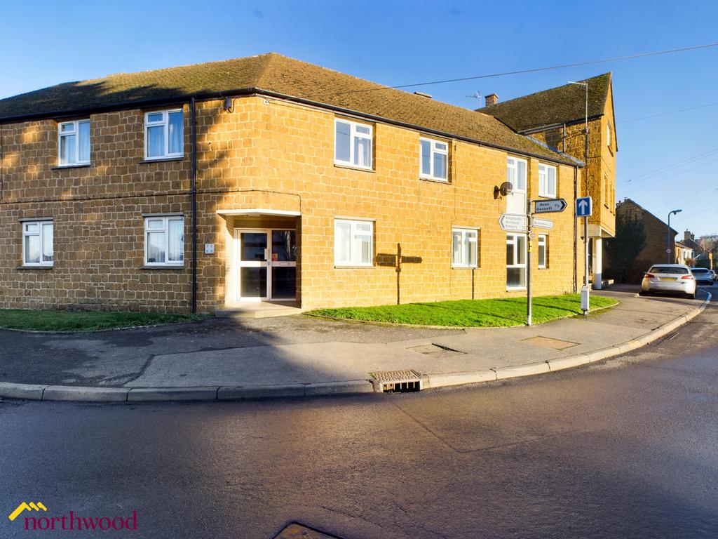 Manor Court, Fenny Compton CV47 2 bed flat for sale - £132,000