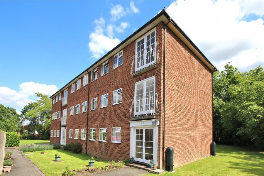 Midhope Close, Woking GU22 2 bed apartment - £1,575 pcm (£363 pw)