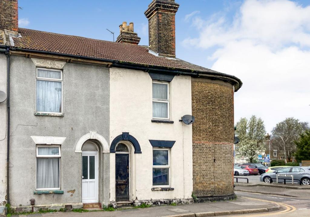 32 Station Road, Strood, Rochester... 3 bed terraced house - £110,000