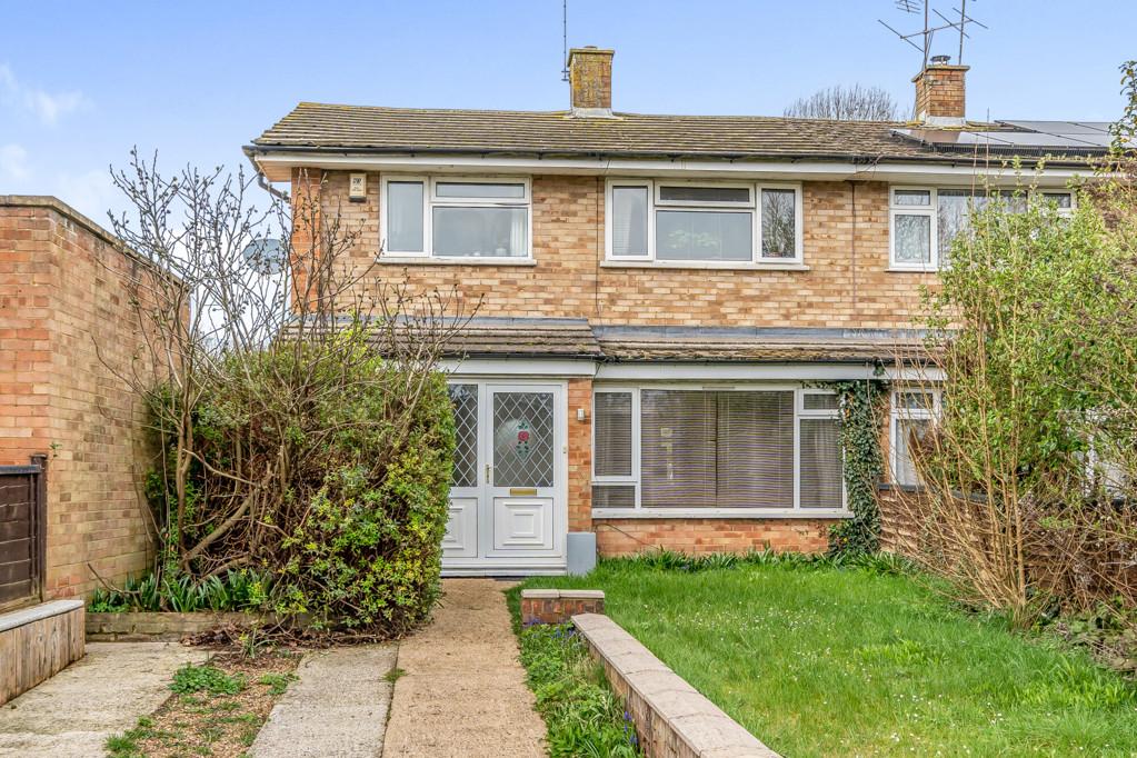 Longlees, Maple Cross, Hertfordshire 3 bed semi-detached house - £525,000