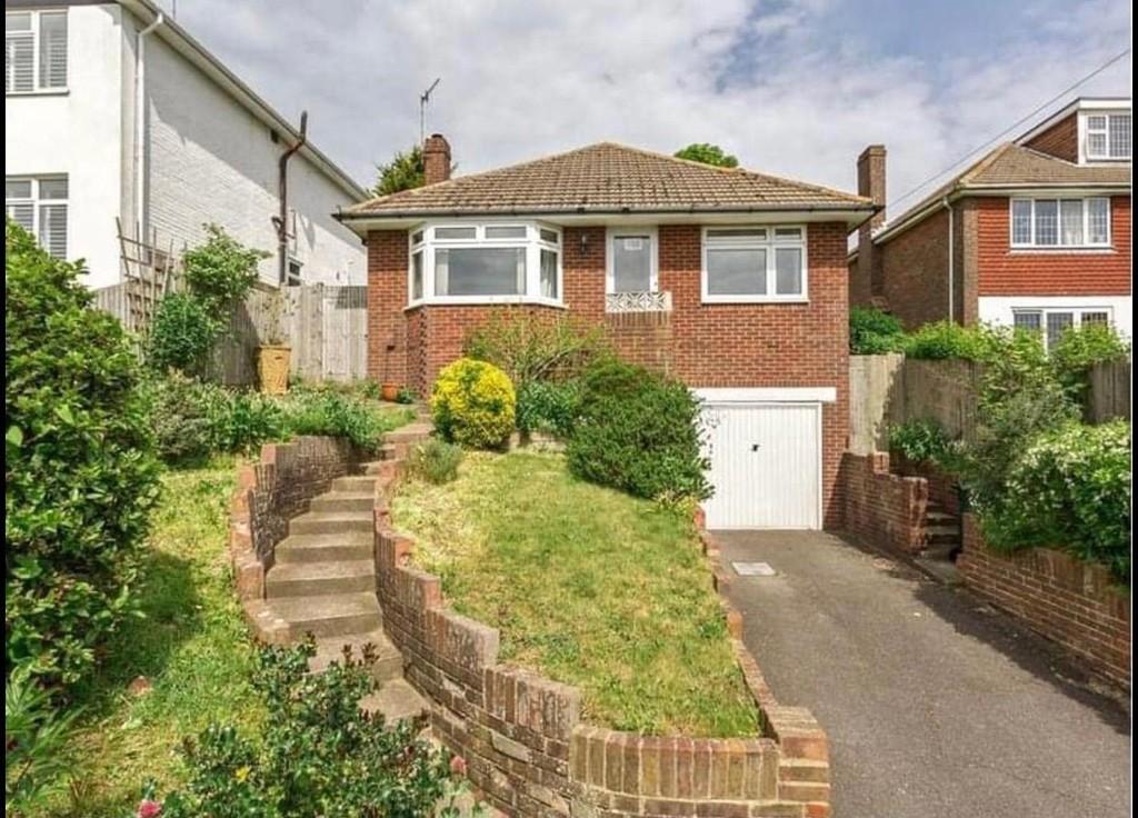 Warren Road, Woodingdean, Brighton 2 bed detached bungalow - £1,650 pcm ...