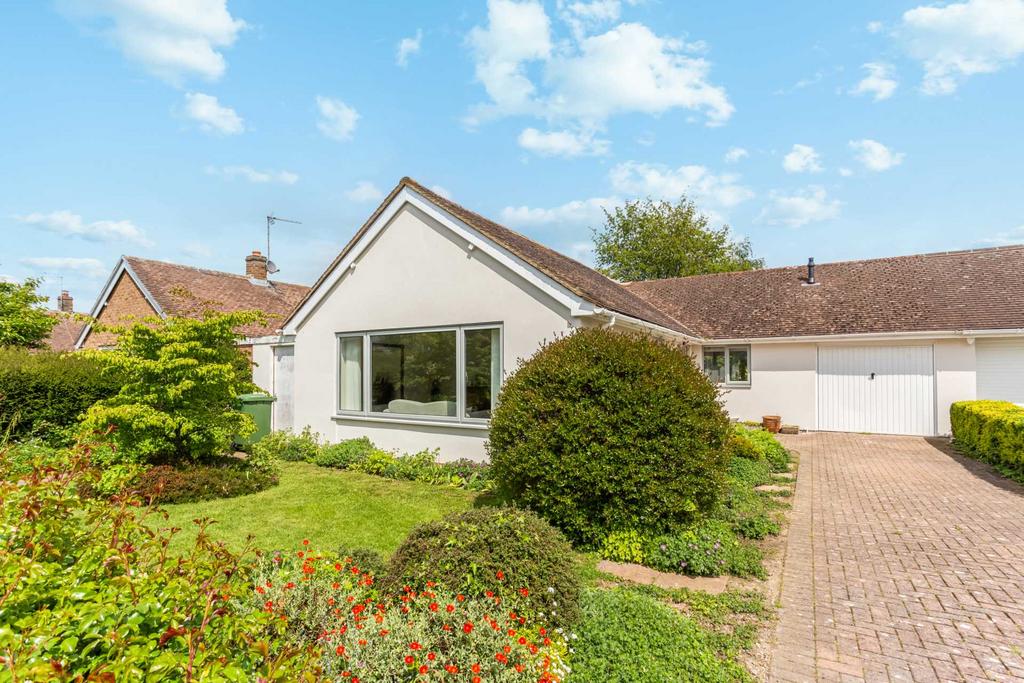 Manor Road, Henley On Thames RG9 2 bed link detached house - £795,000
