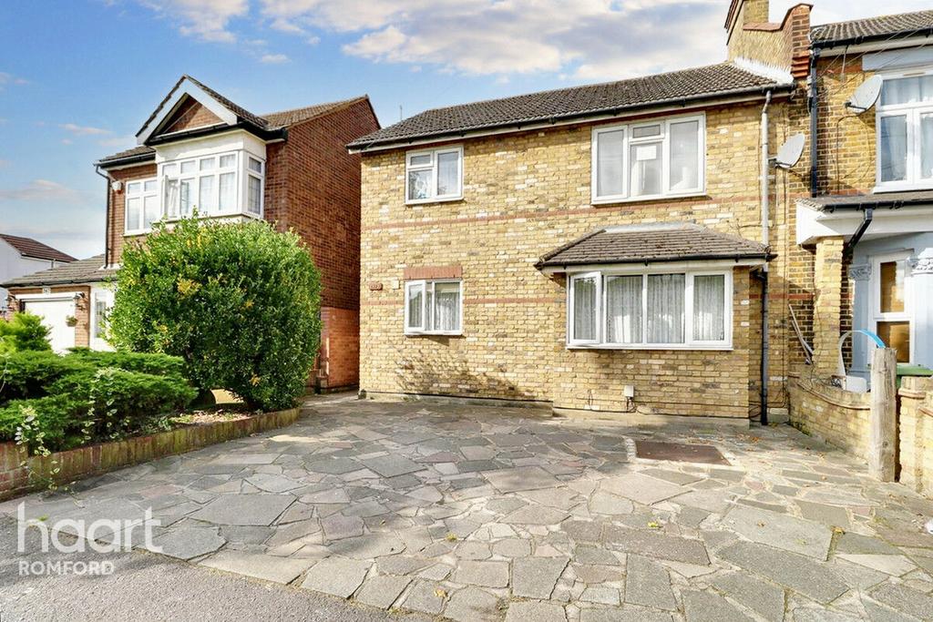 Mawney Road, Romford, RM7 8DS 1 bed apartment - £230,000