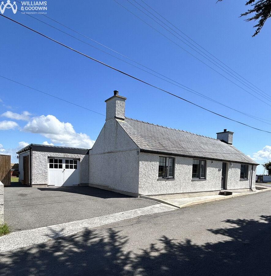 Llanfaethlu, Llanfaethlu, LL65 3 bed cottage for sale - £399,950