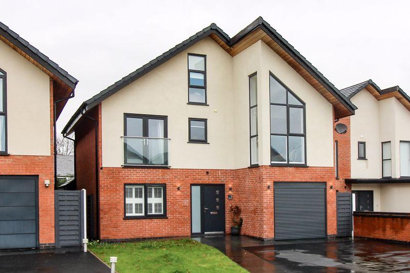 Lambs Fold, Rochdale, OL16 2BJ 5 bed detached house - £450,000