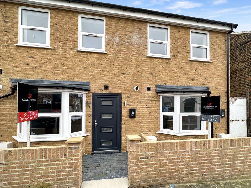 Hillside, Slough, SL1 3 bed end of terrace house - £475,000