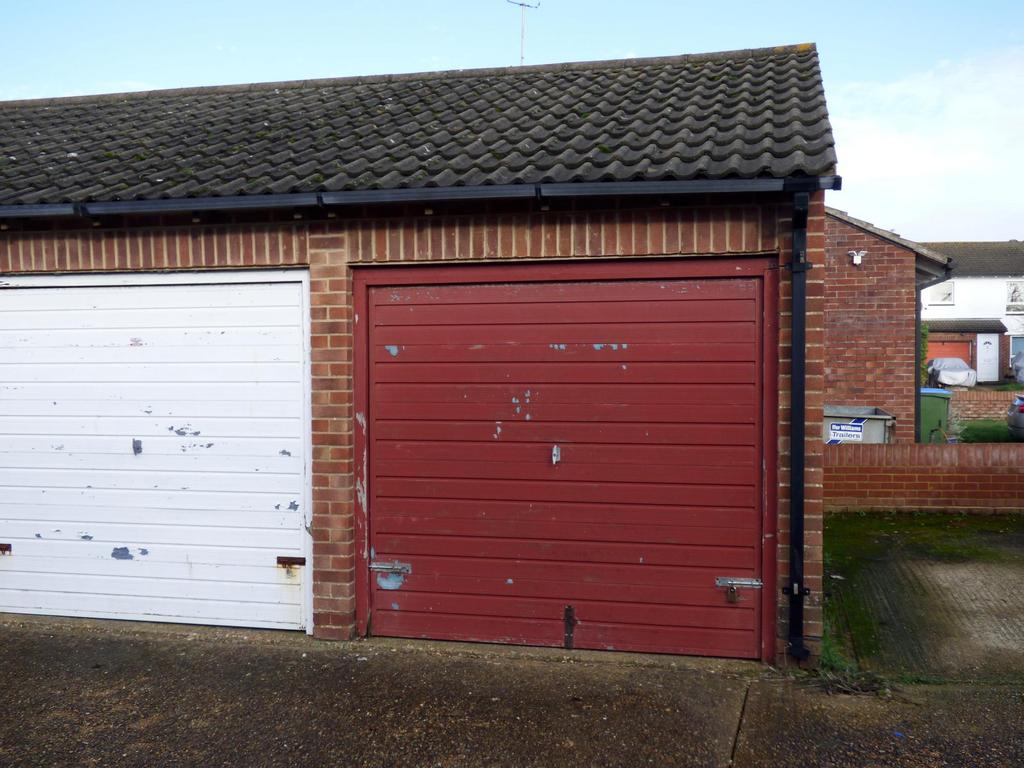 Garage Armada Way Garage - £100 pcm (£23 pw)