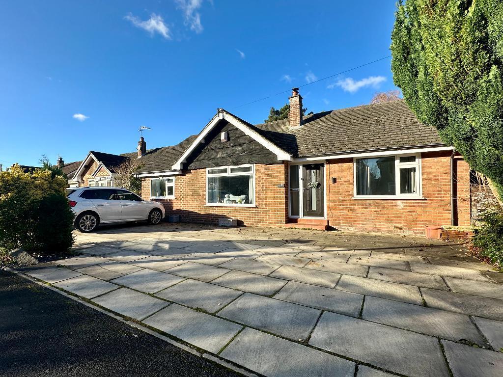 Hazel Grove, Stockport SK7 4 bed detached bungalow - £500,000