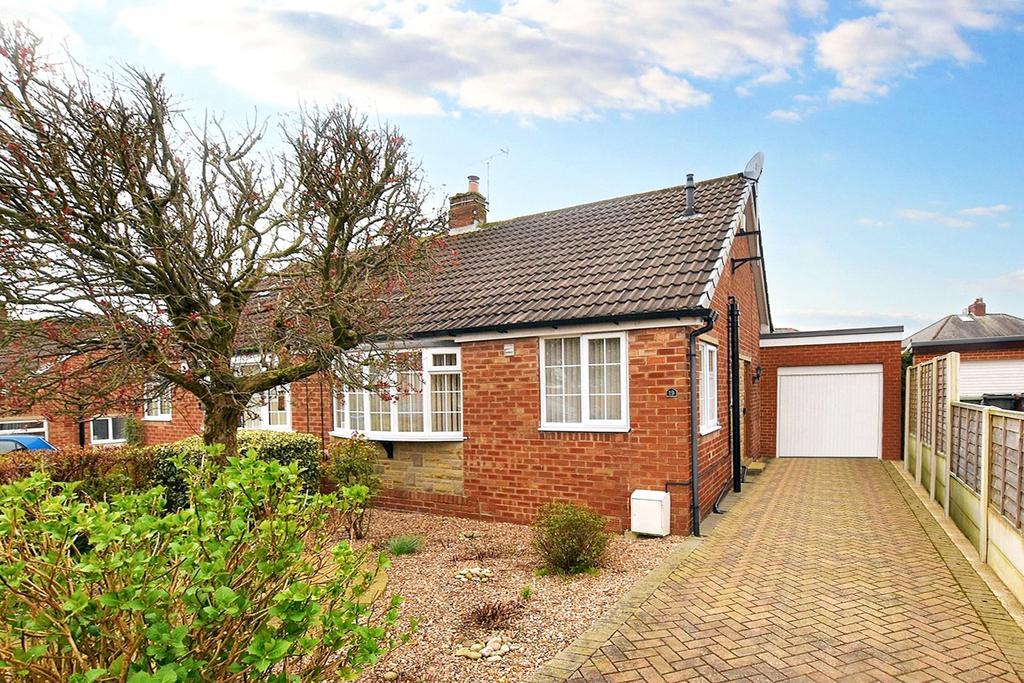 Church Crescent, Yeadon, Leeds, West... 3 bed bungalow - £270,000