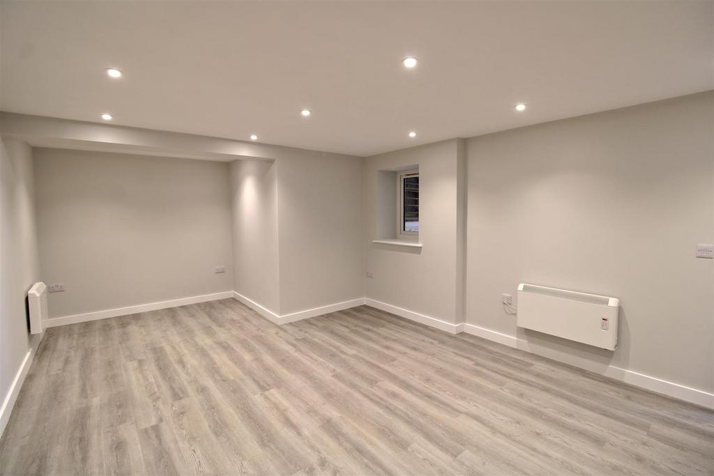 Le Strange Terrace, Hunstanton 2 bed flat - £200,000