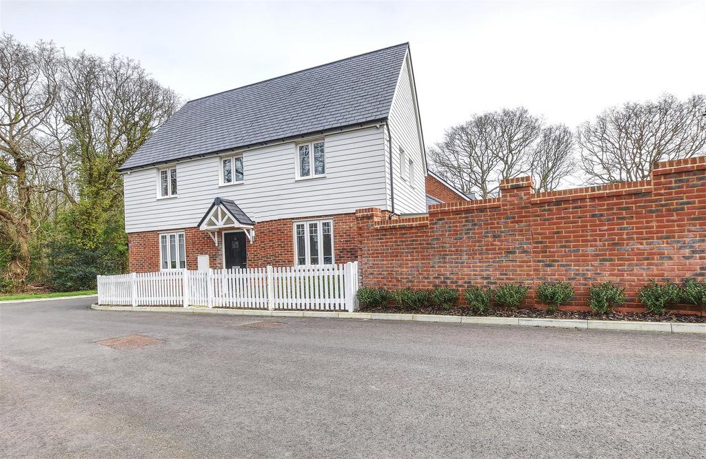 Stowe Drive, Bexhill-On-Sea 4 bed detached house for sale - £525,000