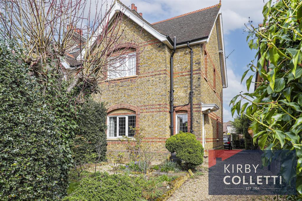 Bell Lane, Broxbourne 3 bed end of terrace house - £545,000