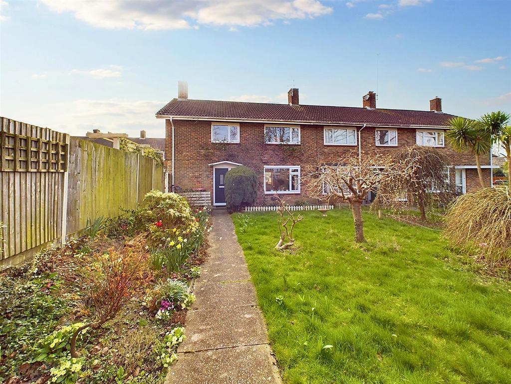 Tangmere Road, Crawley RH11 4 bed end of terrace house - £415,000