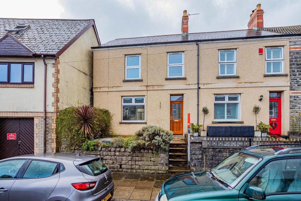 Queens Road, Penarth CF64 3 bed terraced house - £300,000