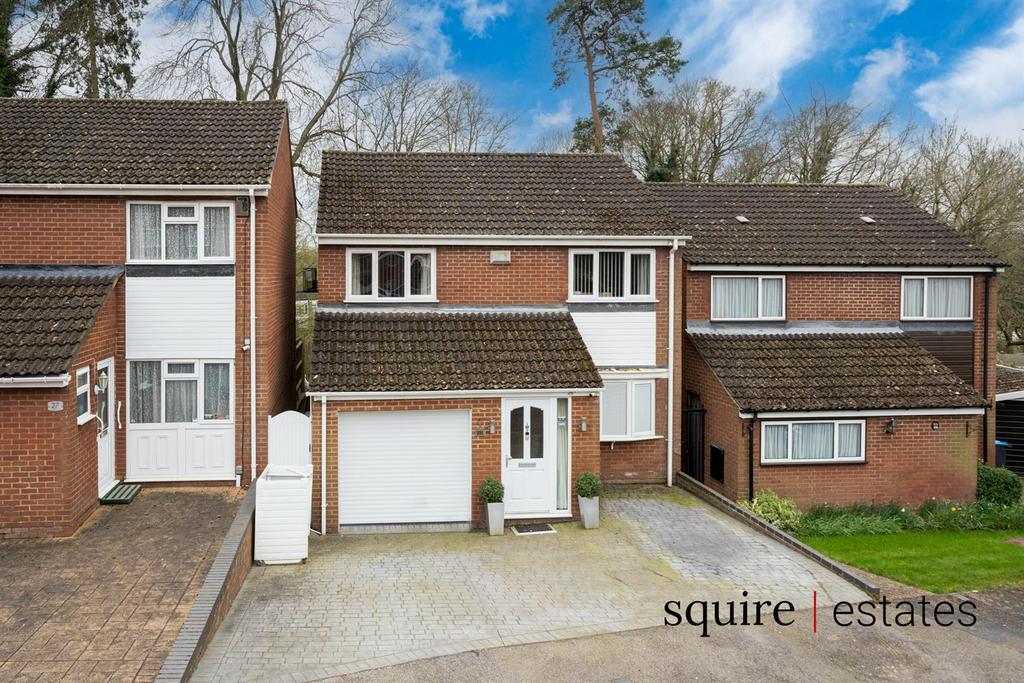 Hunting Gate, Hemel Hempstead 4 bed detached house - £540,000