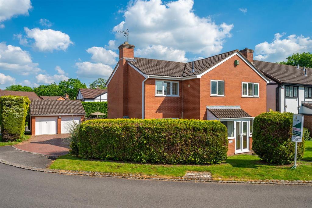 Harvington Drive, Monkspath B90 4 bed detached house - £612,500