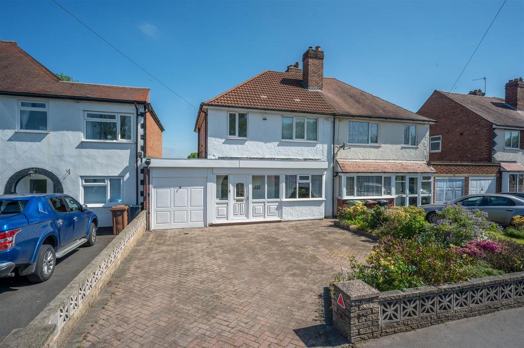 Castle Lane, Solihull B92 3 bed semi-detached house - £1,600 pcm (£369 pw)