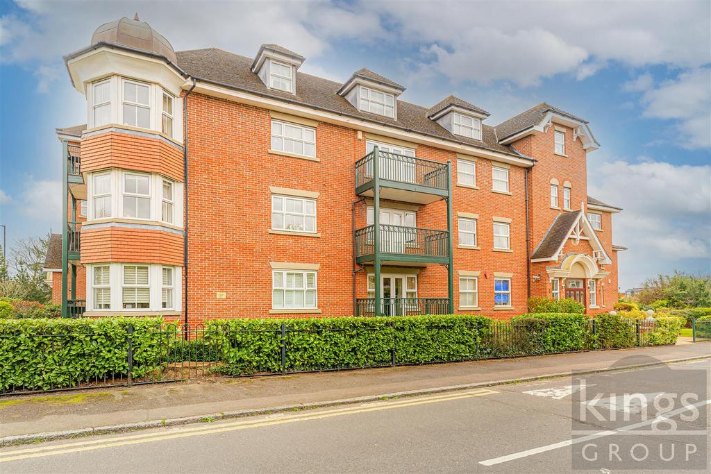 The Ridgeway, Enfield 3 bed apartment for sale - £700,000