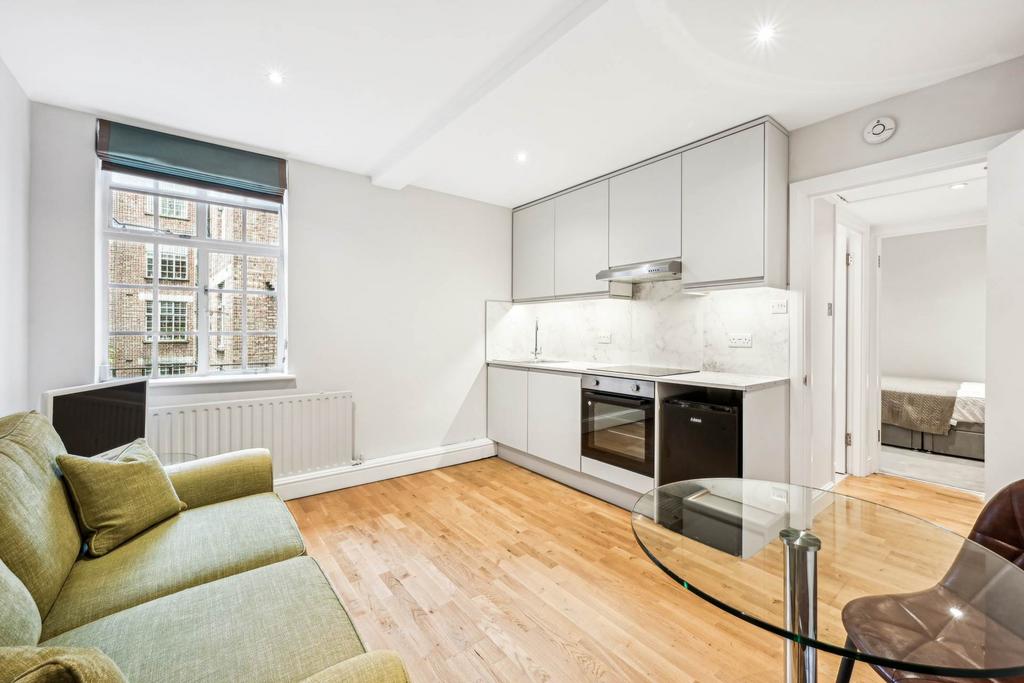 Britten House, Britten Street, SW3 1 bed flat - £2,058 pcm (£475 pw)