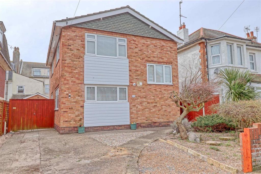 Clacton on Sea CO15 3 bed detached house - £285,000