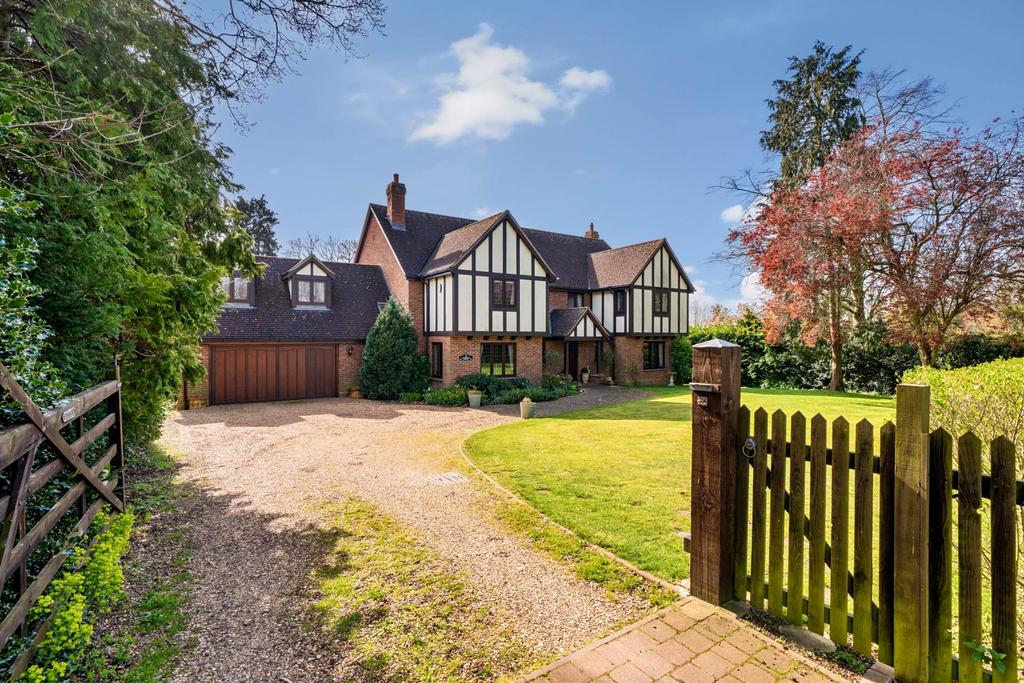 Biddenham Turn, Biddenham 5 bed detached house - £1,500,000