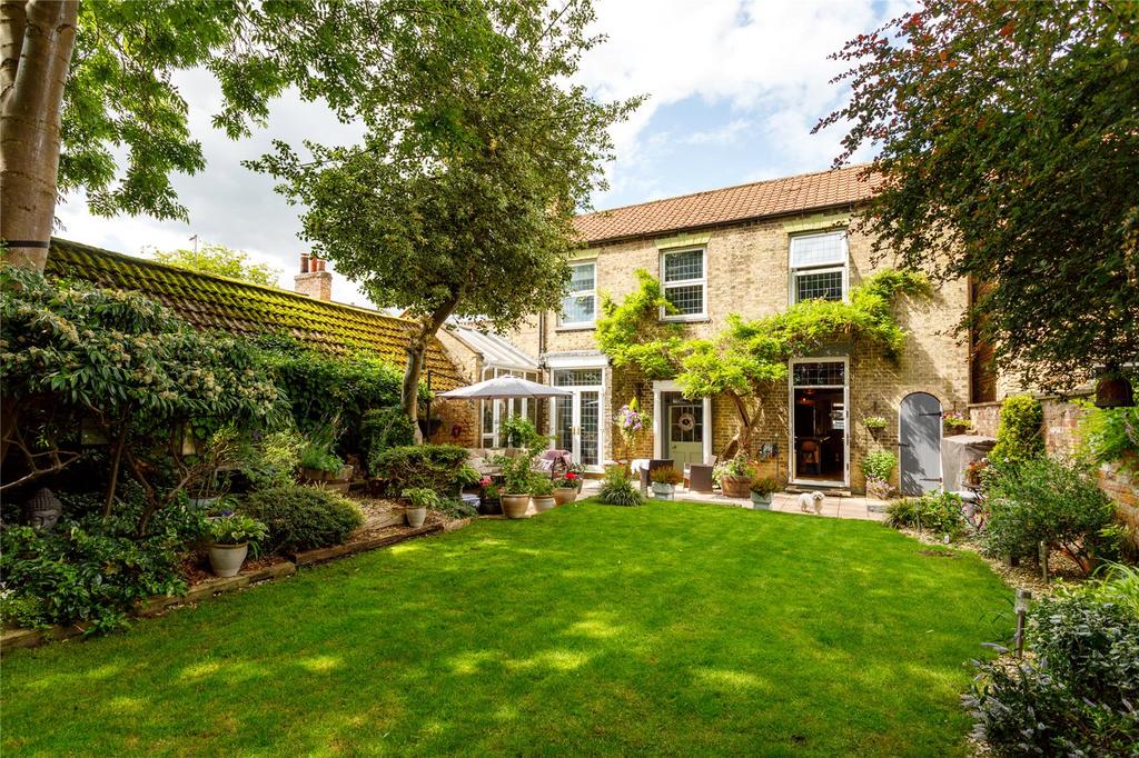Westgate, North Cave, Brough, HU15 4 bed detached house for sale - £450,000